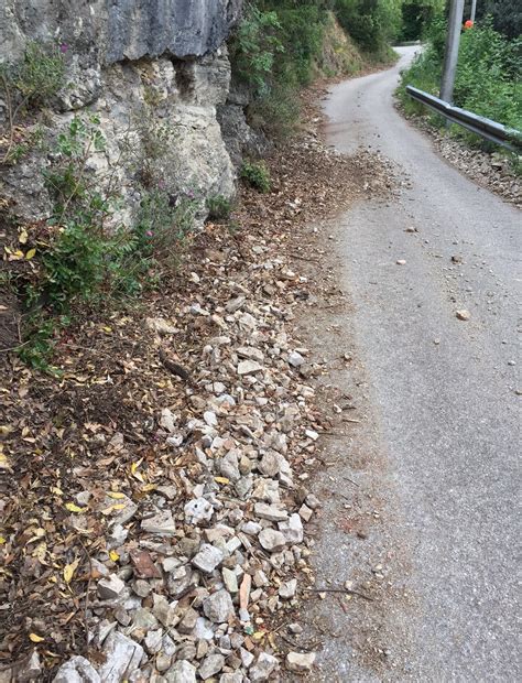 Terni Piovono Sassi Strada Pericolosa Umbriaon
