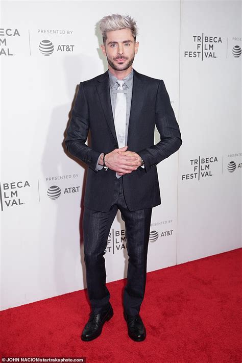 Zac Efron Sends Shares Topless Sauna Photo On Instagram Daily Mail Online