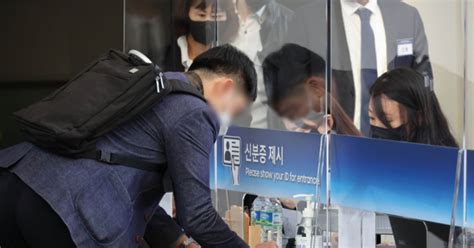 특징주 美 마이크론 급락에 삼성전자·sk하이닉스 하락세