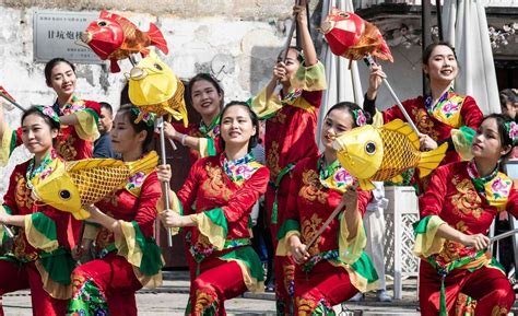 甘坑客家小镇麒麟欢舞迎风调雨顺