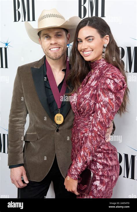 Dustin Lynch Wife