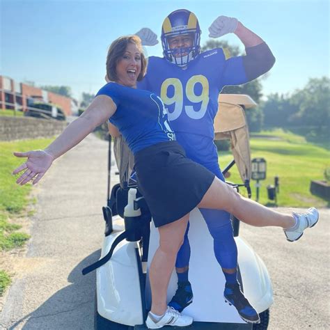 Chicks Love Aaron Donald Rlosangelesrams