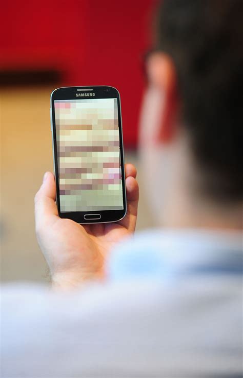 One In Seven Young Women Receive Revenge Porn Threats Refuge