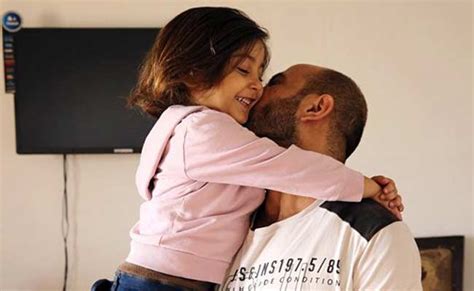 Syrian Dad Selling Pens In Viral Photo Now Runs Three Businesses