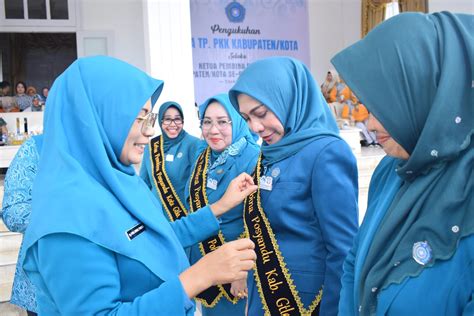 Fory Naway Di Kukuhkan Jadi Pembina Posyandu Kabgor