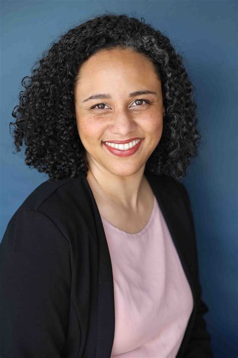 Jenni Asher Cantorial Headshot 2025 Ajrca