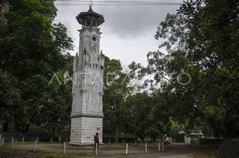 Menara Loji Di Jatinangor Antara Foto