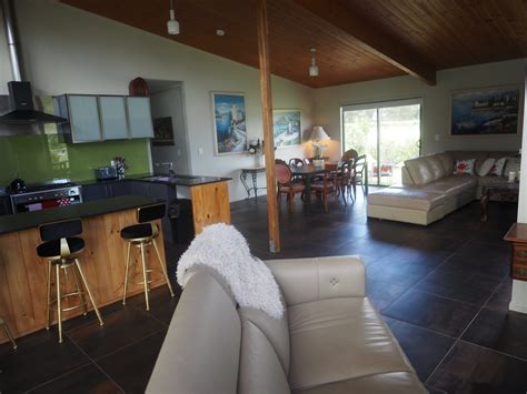 Buy Wine 4 Free Accommodation Offer Heritage Wines Of Stanthorpe