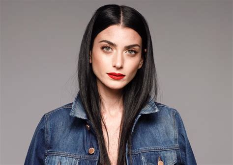 הזמרת האשדודית שרית אביטן 32 בריאיון מרתק על הקריירה המעבר לקפריסין הנישואין והגירושין