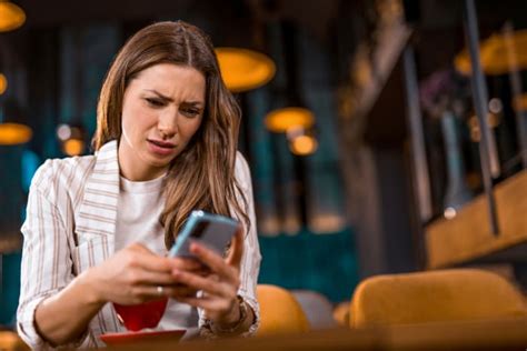 What Is Catfishing Its Meaning And Learn The Signs Parade