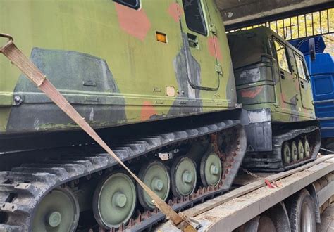 Kadetų Licėjų Pasiekė Vikšrinis Visureigis Bv 206 Generolo Povilo Plechavičiaus Kadetų Licėjus