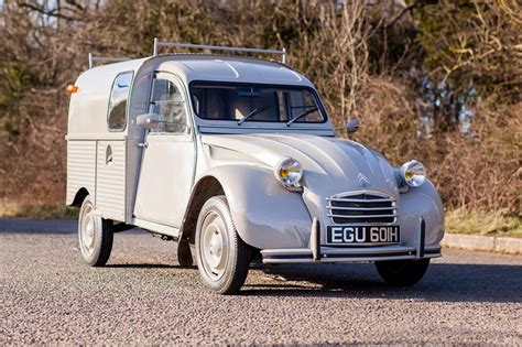 Citroën 2cv Furgoncino Ritorno In Gamma In Autunno