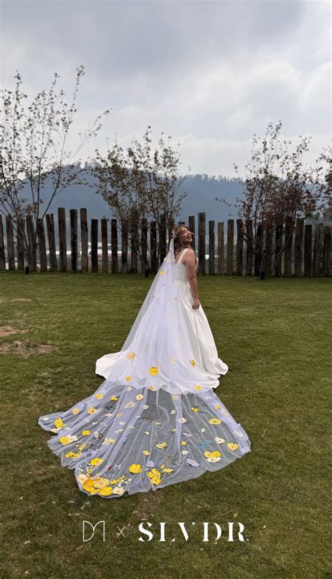 Así Fue El Hermoso Vestido De Novia De Daniela Luján En Su Boda Fama