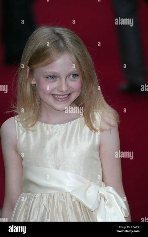 Dakota Fanning War Of The Worlds Permiere Odeon Leicester Square London