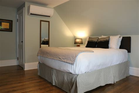 Mary Tibbits Room By The River Bandb