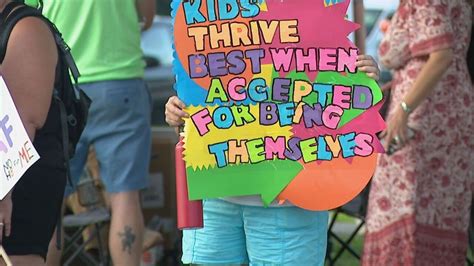 Protesters Supporters Gather In Topsham As Rep Libby Delivers Speech