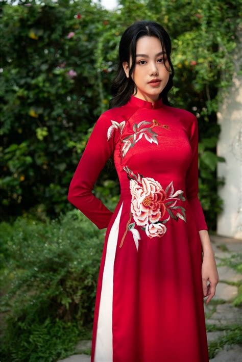 Elly Tran Ao Dai