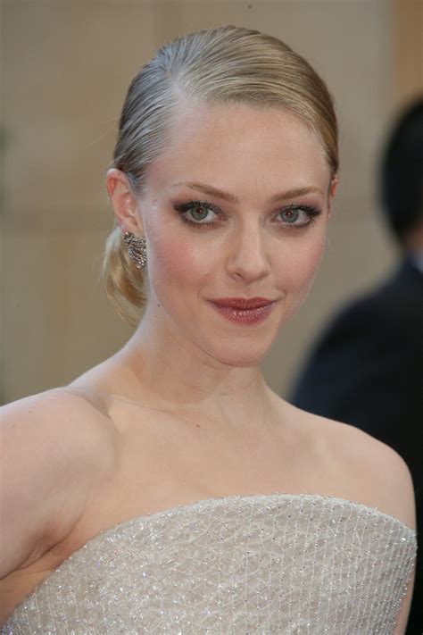 17 Amanda Seyfried Hairstyles To Try At Home Because She Is A Queen