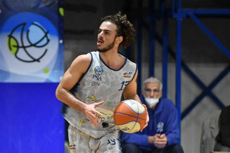 La Juvecaserta Completa La Prima Squadra Con La Guardia Ventiduenne Alessandro Sperduto