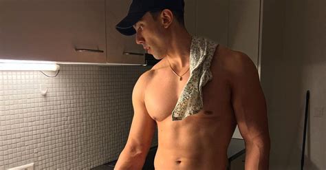 Cedrik Lorenzen Lo Chef Sexy E Palestrato Che Cucina Il Vero Food Porn Radio Deejay