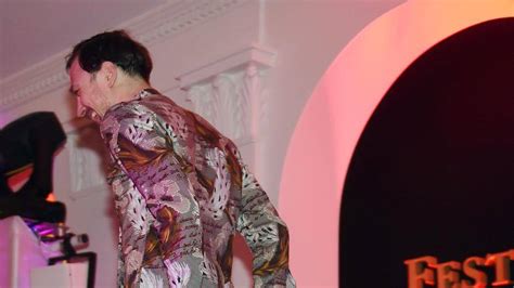 Berlinale 2016 Lars Eidinger Zeigt Als Dj Auf Promi Party Nackten Po