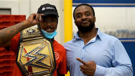 Wwe And Wingstop Support The Cleveland Community At Summerslam Wwe