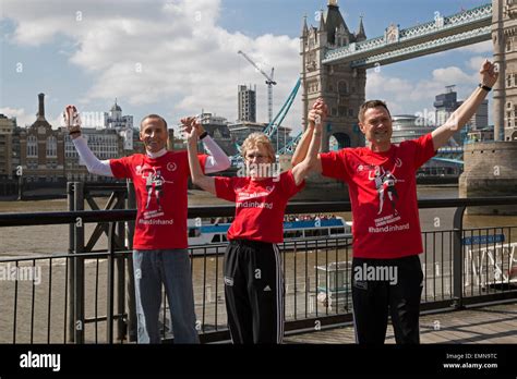Dick Beardsley Joyce Smith And Inge Simonsen Winners At The Inaugural London Marathon On 29