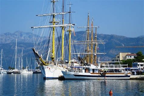 Brod Jadran Zimuje U Baru