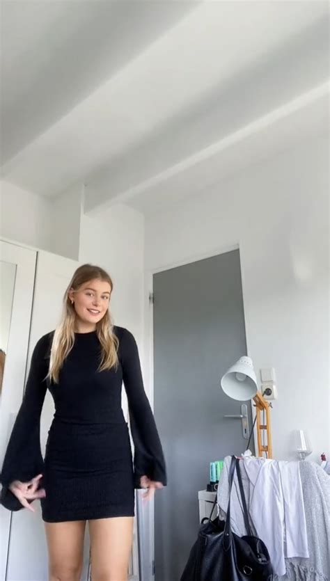 Julia Van Houwelingen R Celebsnl