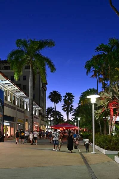 Lincoln Road Mall In Miami Beach Fllorida Stock Editorial Photo © Fblanco7305 351825180