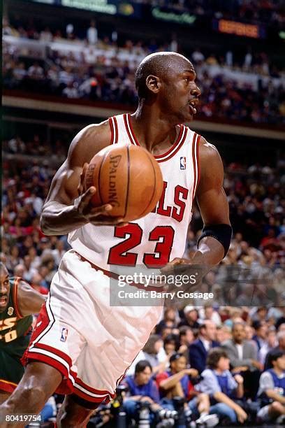 Michael Jordan 1996 Finals Photos And Premium High Res Pictures Getty