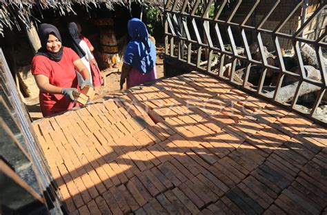 Produksi Batu Bata Merah Di Nagan Raya Antara Foto