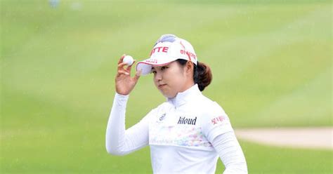 사진 갤러리들에게 인사하는 장수연