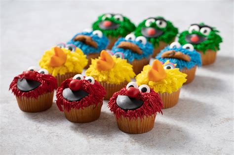 Sesame Street Cake With Cupcakes