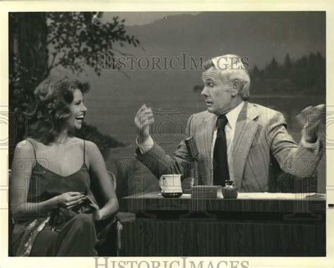 1978 Press Photo Raquel Welch And Johnny Carson On The Tonight Show Sap73705 For Sale
