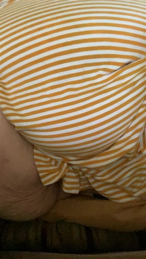 私の小さなろくでなしがあなたにウィンクしている Xhamster