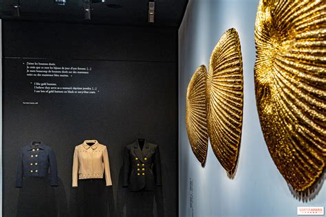 Gold Les Ors Dyves Saint Laurent Lexposition Mode Du Musée Yves