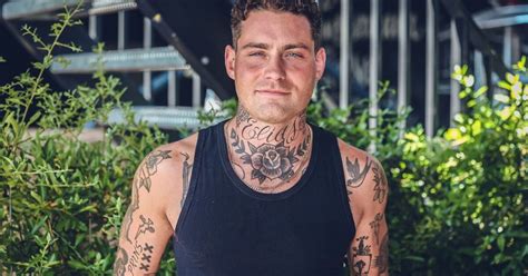 Kouwe Bob Douwe Bob Duikt Naakt Het Ijskoude Water In Flair