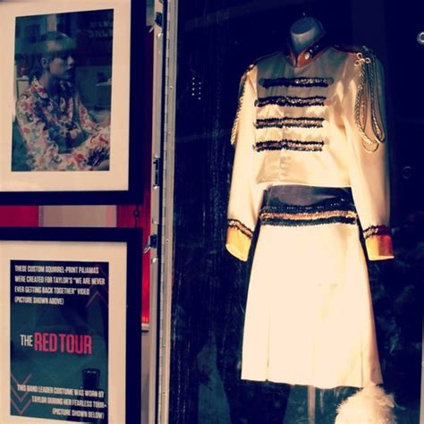 Check Out This Behind The Scenes Red Tour Peek Taylor Swifts