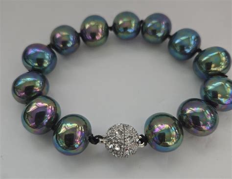 No Reserve Natural Peacock Shell Pearl Bracelet Property Room