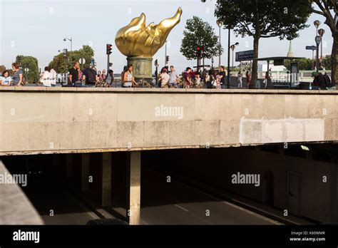 Pont De Lalma Tunnel Fotos Und Bildmaterial In Hoher Auflösung Alamy