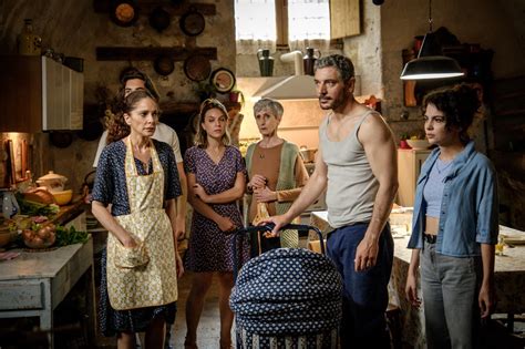 Storia Di Una Famiglia Perbene 2 Trama E Cast Davide Maggio