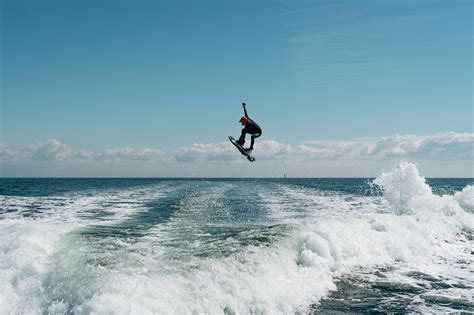 Awake RÄVIK S - купить доску для серфинга с электро мотором по лучшей ...