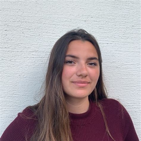 Emma Prof De Maths à Paris 18€h 1 Avis 3 élèves Accompagnés