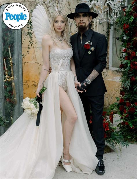 Rock Legend Dave Navarro Marries Actress Vanessa Dubasso At Scottish Castle Exclusive