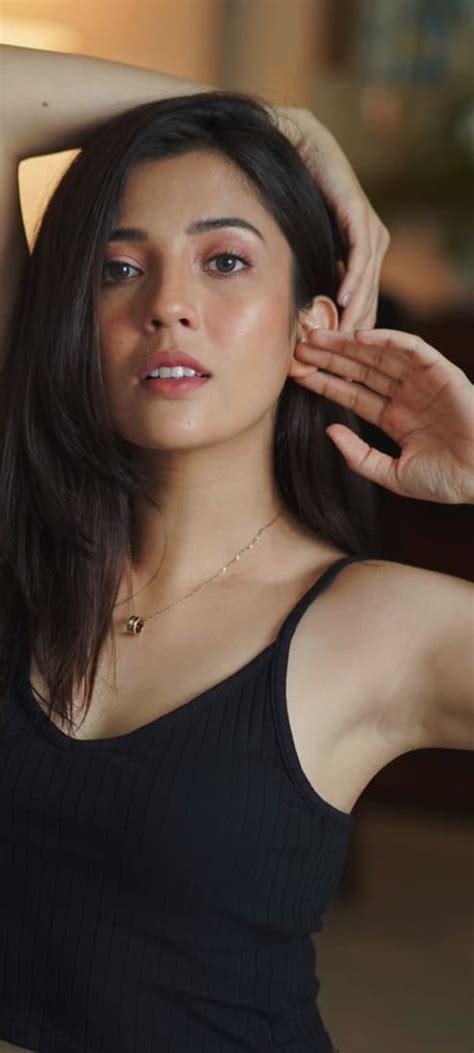 Barkha Singh Scrolller