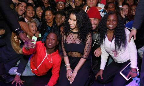 Nicki Minaj Brings Out Her Barbz To Crwn Event Hellobeautiful
