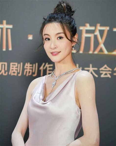 林夏薇大露背晚裝顯高貴氣質 晒無敵側顏殺迷倒粉絲 3zone Tvbanywhere