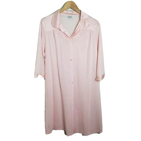 Vanity Fair Light Pink Classic Short Button Vintage R Gem
