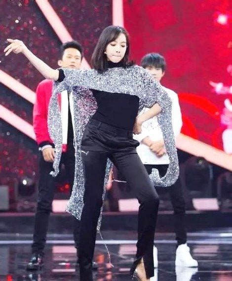 相比宋茜，杨幂的脚好可爱！